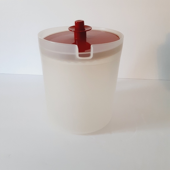 Tupperware | Kitchen | Vintage Tupperware 8s 4 Blue 6oz Tumblers And 1 ...